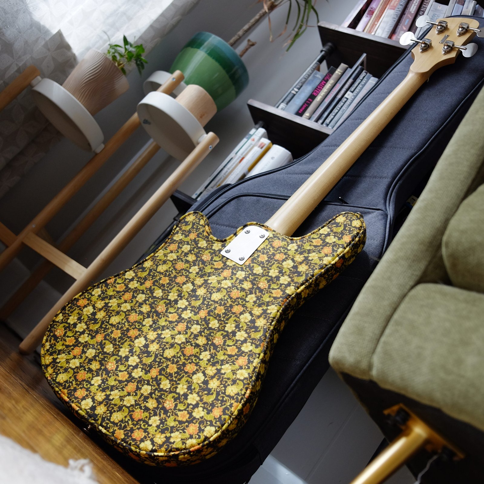 [SUPER CUSTOM] Serek Armitage Upholstered / 34" Scale / Novak BiSonic ...